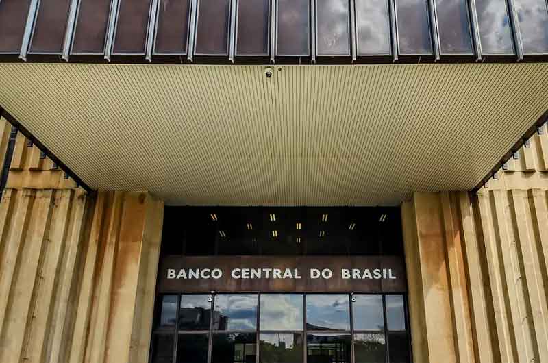 Banco Central acelera alta dos juros e eleva Selic para 12,25% ao ano ...